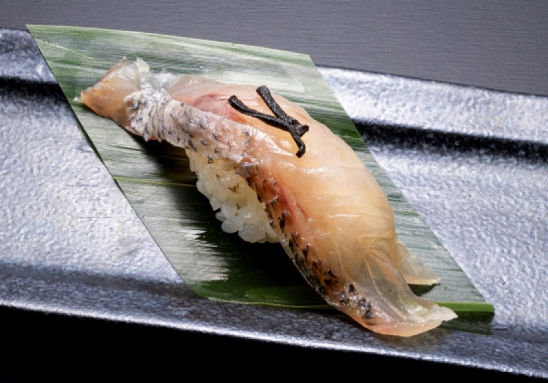江戸前黒むつ昆布〆 Black Gnomefish with marinated kelp | 東京寿司 ITAMAE SUSHI アクア ...